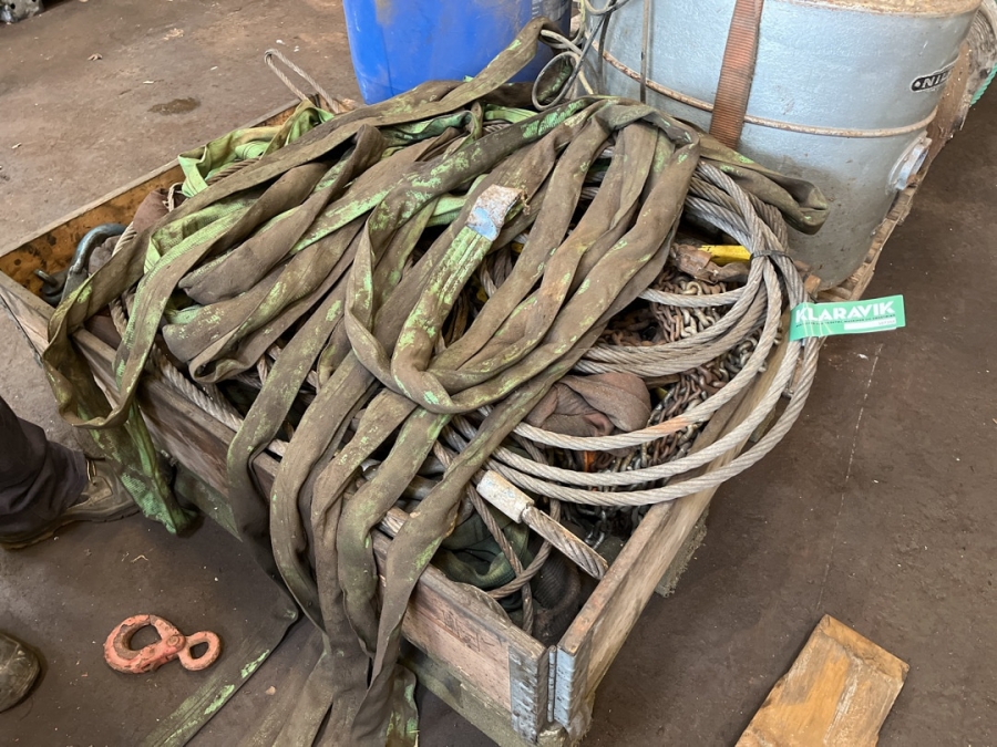 Klaravik auktioner - Løfteudstyr, skraldetaljer