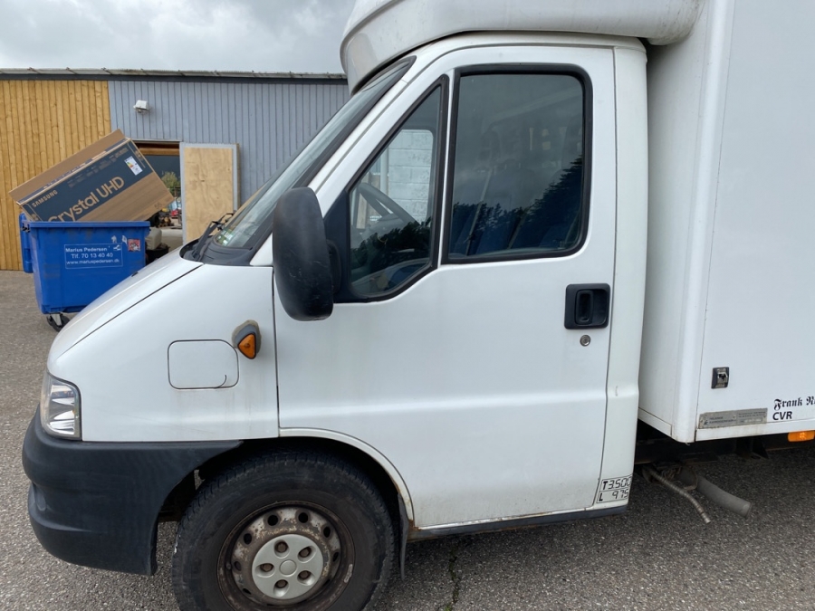 Klaravik auktioner - Kassebil med lift