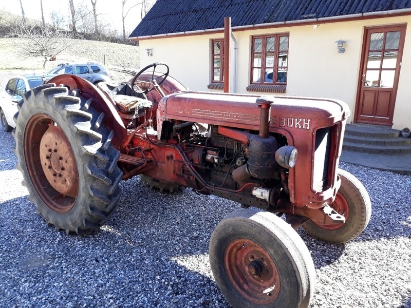 Klaravik auktioner - BUKH traktor