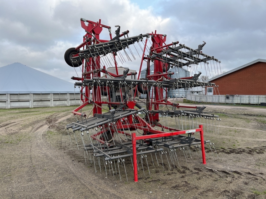 Klaravik auktioner - 12 meter unia EAT 500 strigle