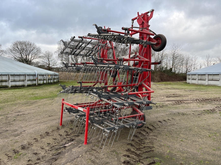 Klaravik auktioner - 12 meter unia EAT 500 strigle