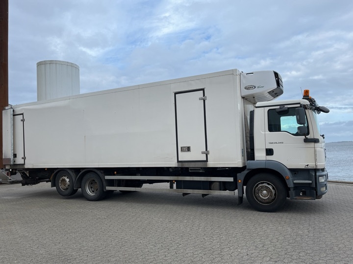 Klaravik auktioner - Forvogn med kølekasse