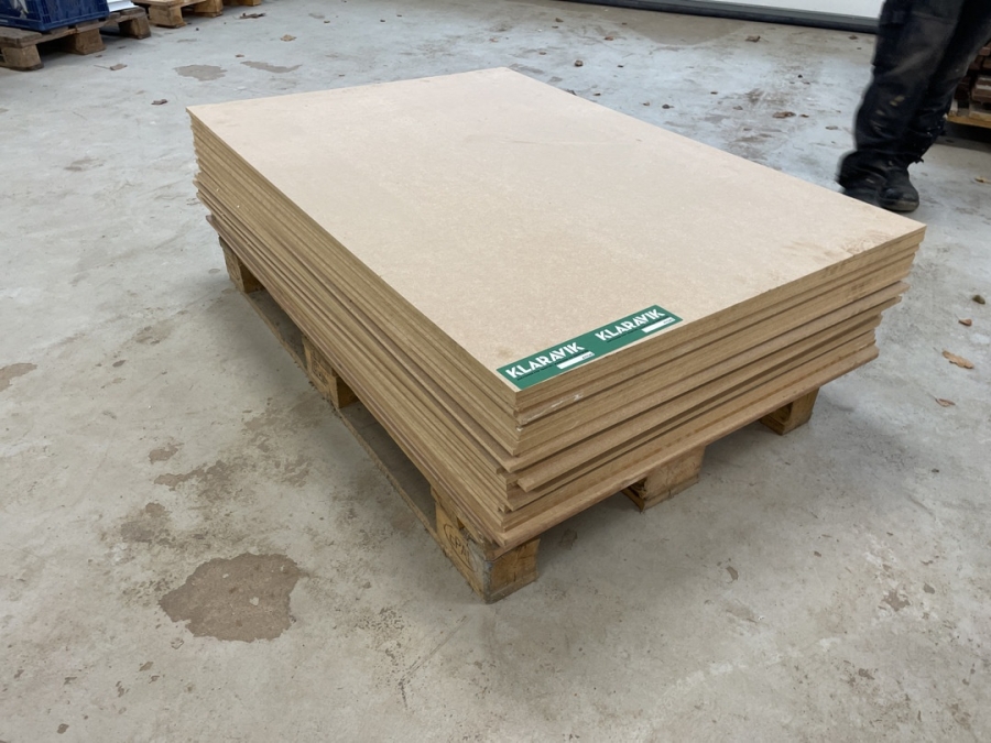 Klaravik auktioner - Palle med NDF plader