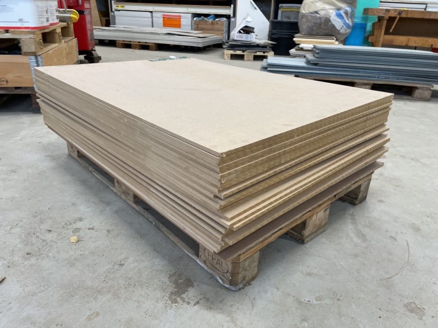 Klaravik auktioner - Palle med NDF plader