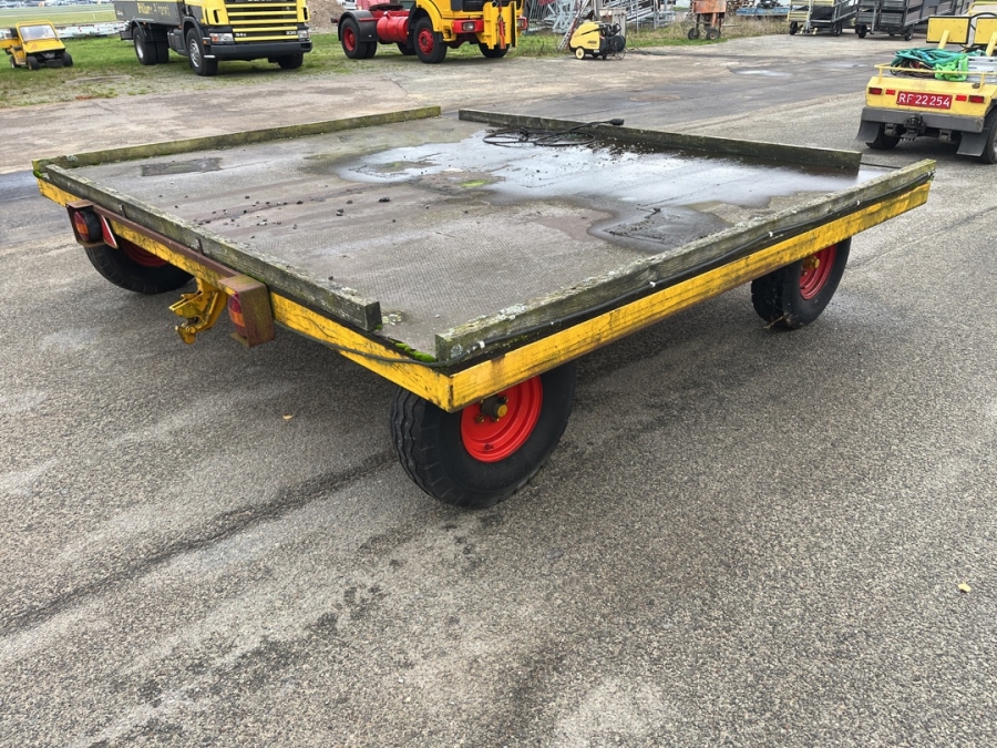 Klaravik auktioner - Fladvogn