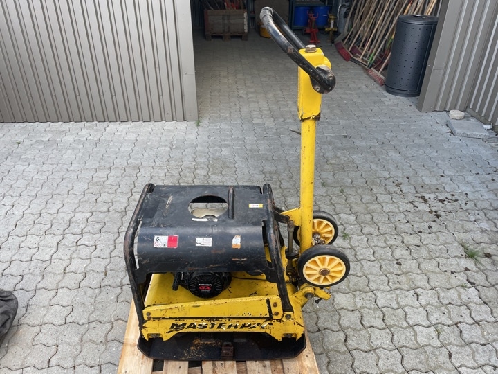 Klaravik auktioner - Pladevibrator