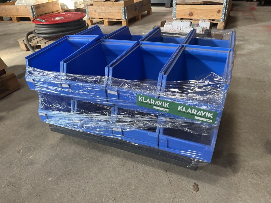 Klaravik auktioner - Stabel kasser