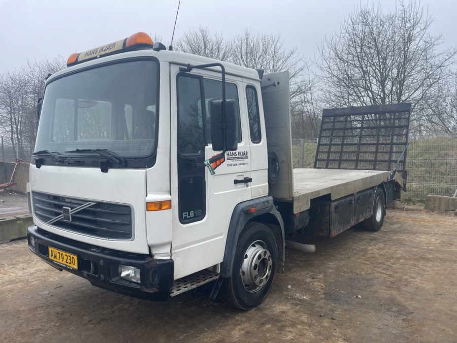 Klaravik auktioner - Lastbil med knæklad