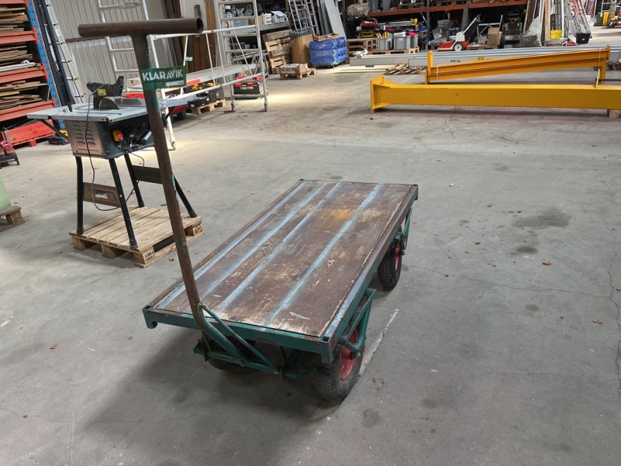 Klaravik auktioner - 4 hjulet vogn