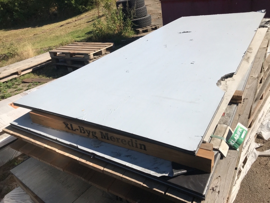 Klaravik auktioner - Assorteret cembrit plan eternit , i sorte og ass. Farve