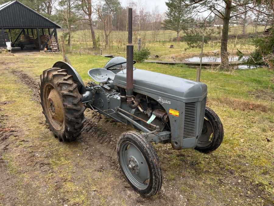Klaravik auktioner - Ferguson traktor