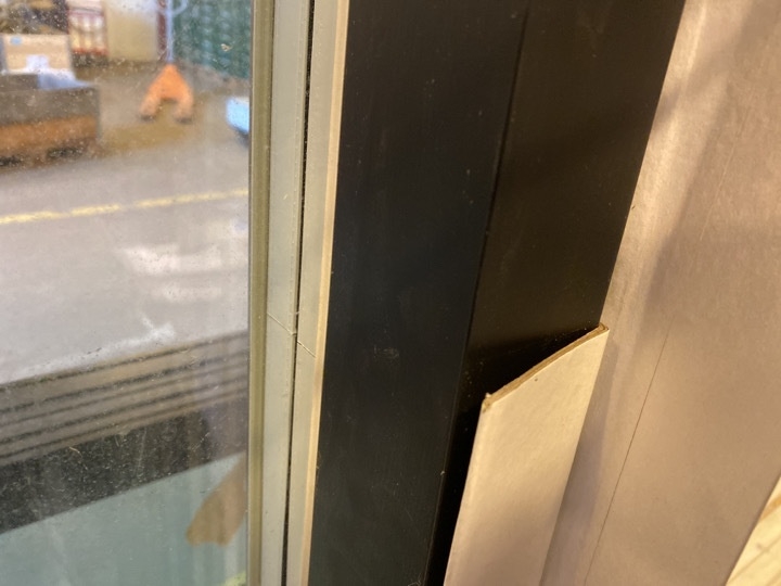 Klaravik auktioner - Dør og vinduer