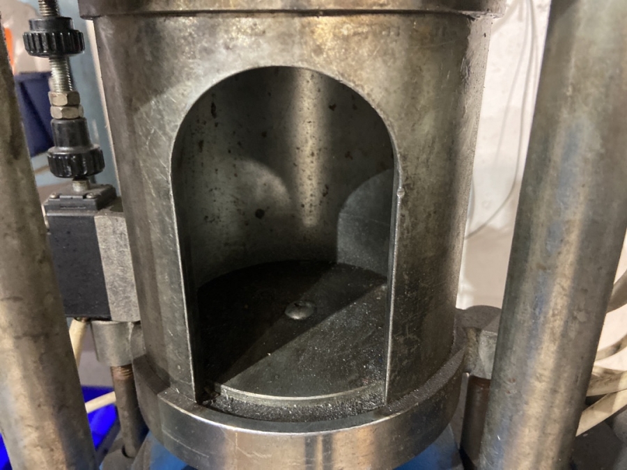 Klaravik auktioner - Slange presse