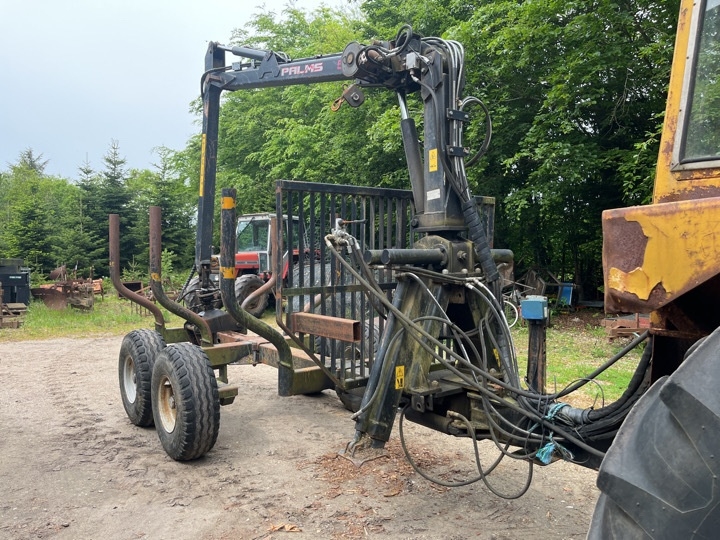 Klaravik auktioner - Skovvogn med kran