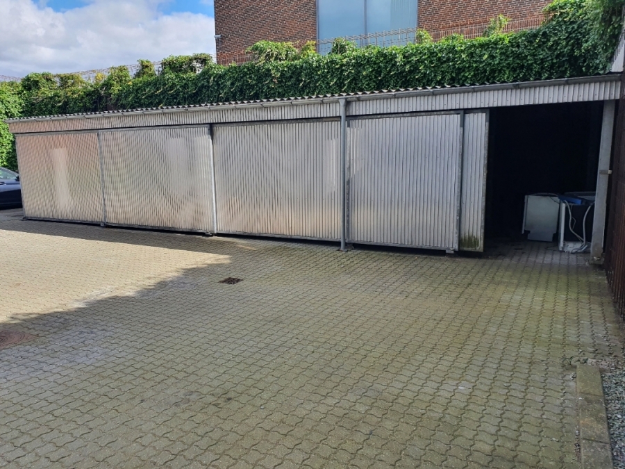 Klaravik auktioner - Stål skur