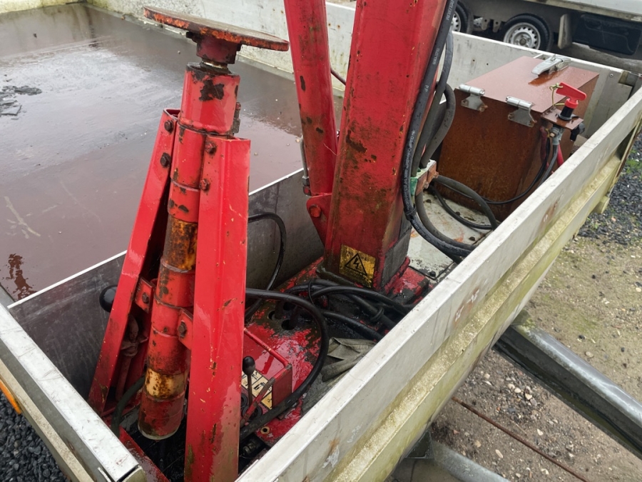 Klaravik auktioner - Trailer med kran