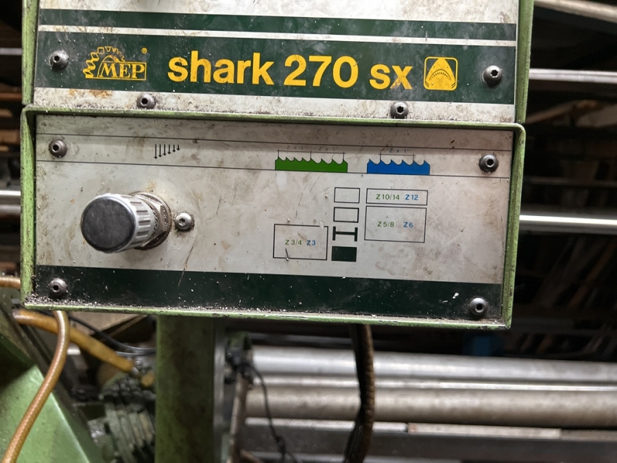 Klaravik auktioner - Metalsav og rullebane