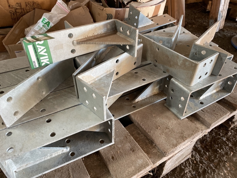 Klaravik auktioner - Galvaniserede vinkler