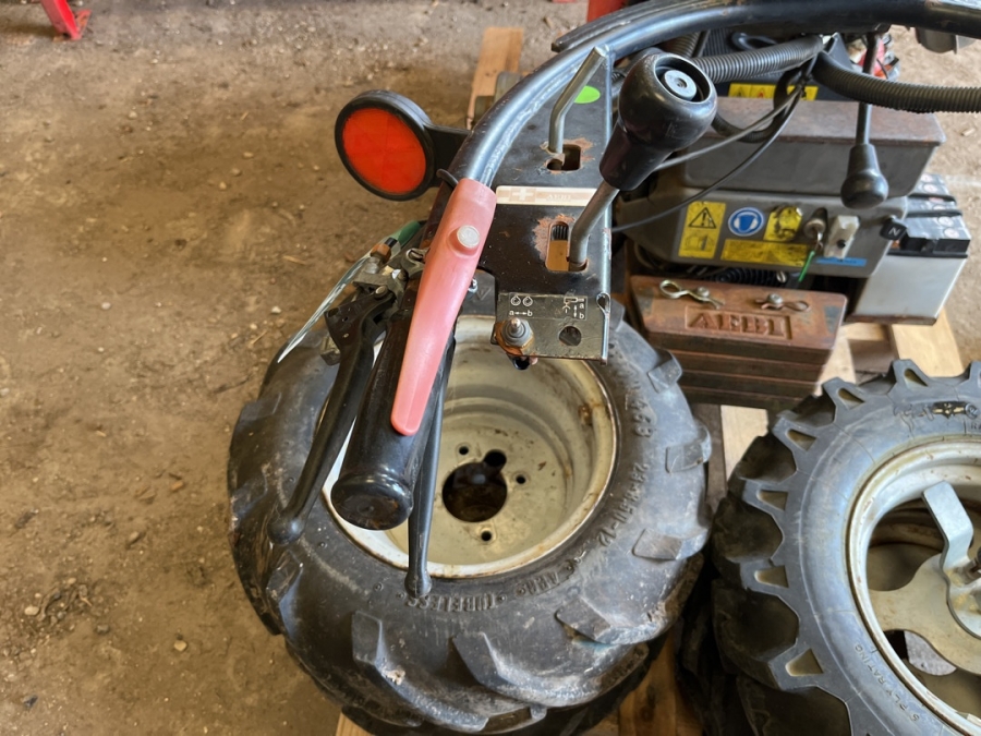 Klaravik auktioner - Redskabsbærer