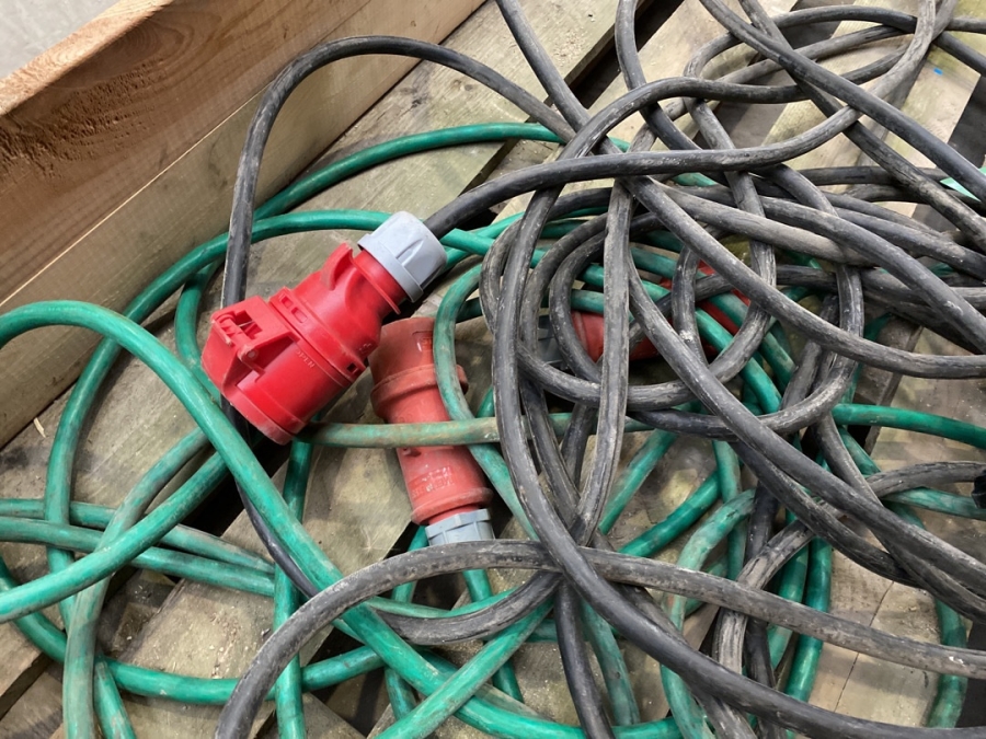 Klaravik auktioner - Div. El ledninger