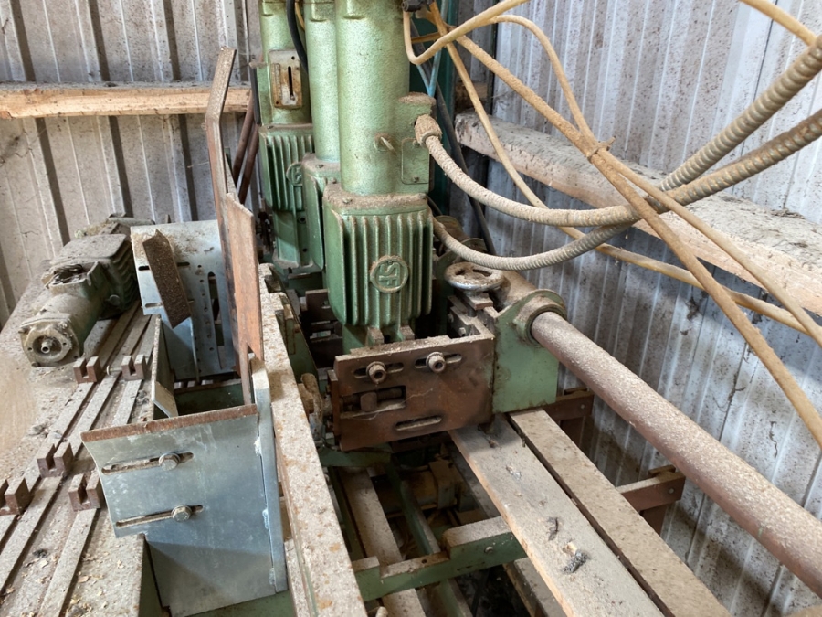 Klaravik auktioner - Gennemløbs bord maskine