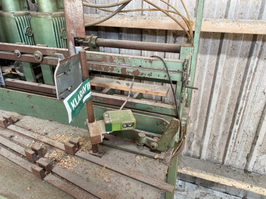 Klaravik auktioner - Gennemløbs bord maskine