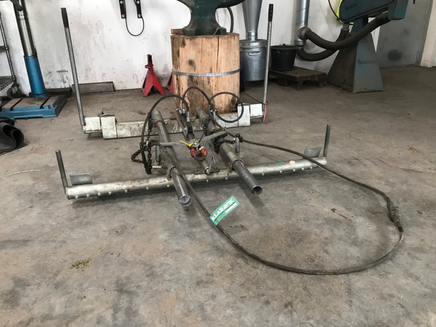 Klaravik auktioner - Hydraulisk flisetang