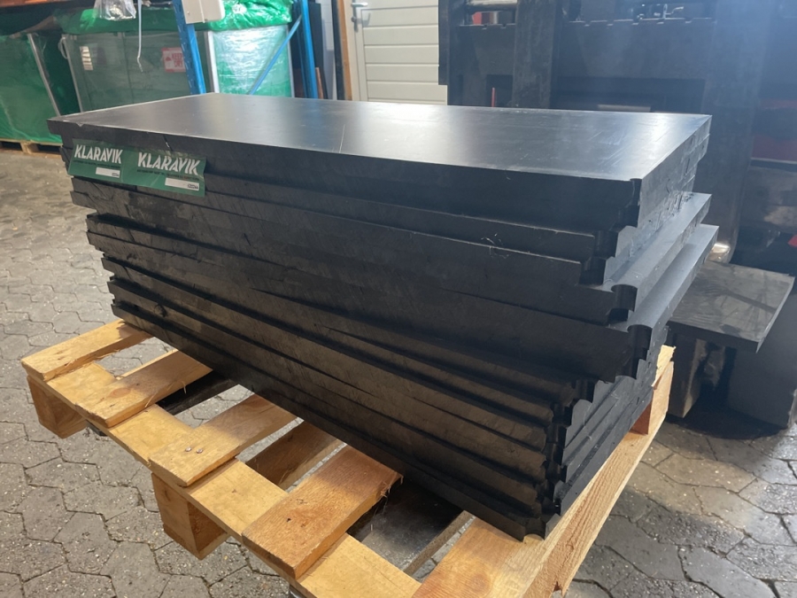 Klaravik auktioner - Polystone Plast plader sorte