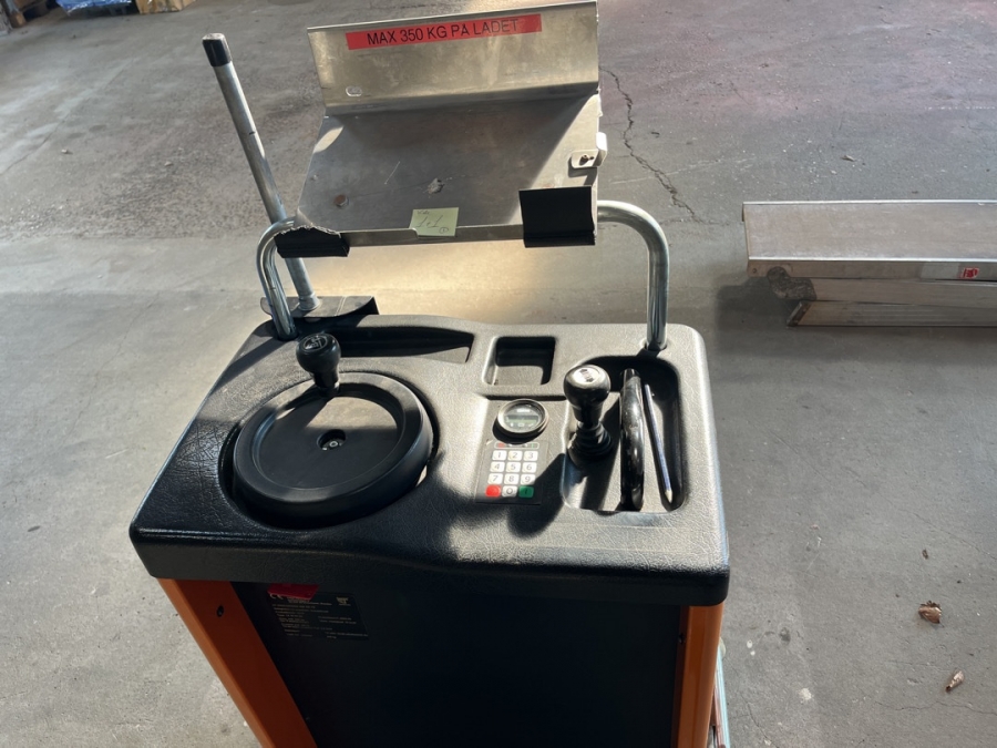 Klaravik auktioner - Lager køretøj