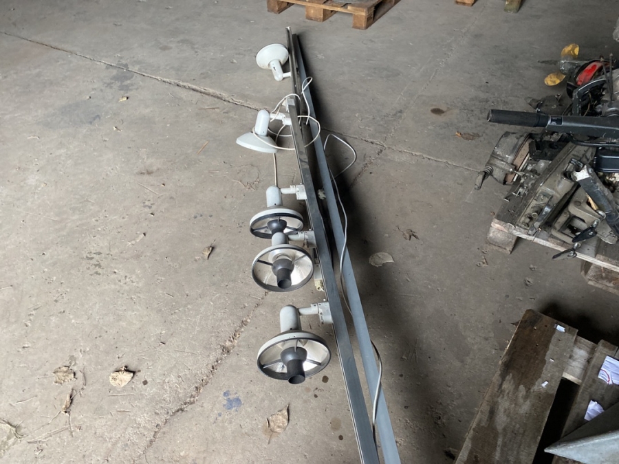 Klaravik auktioner - Lysskinne med spots