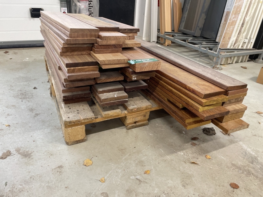 Klaravik auktioner - Blandet hårdt træ