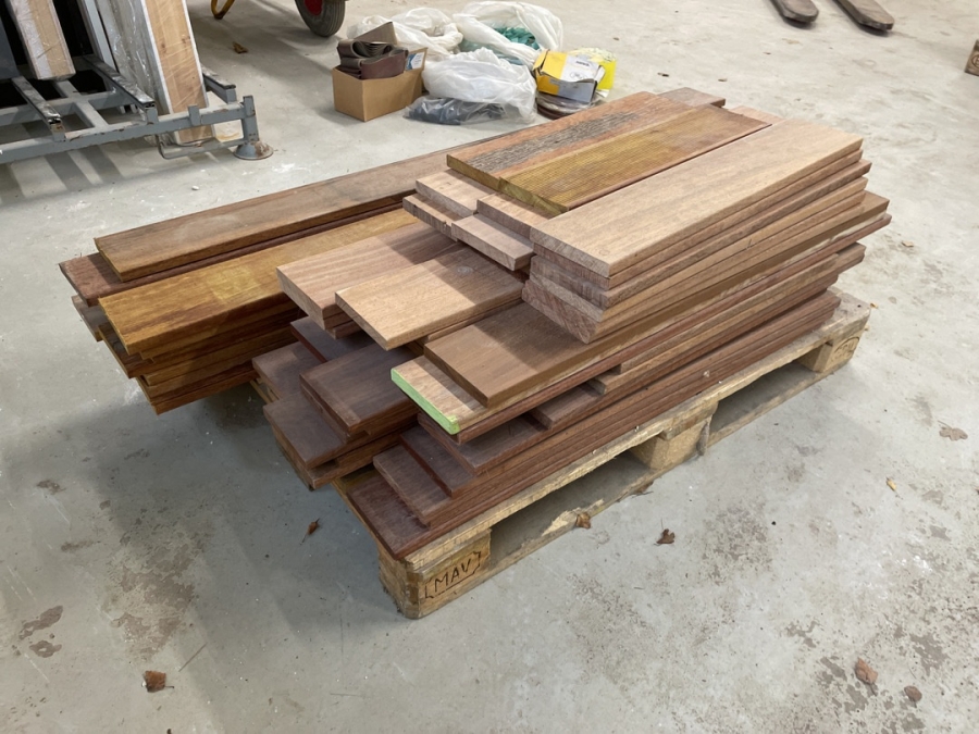 Klaravik auktioner - Blandet hårdt træ