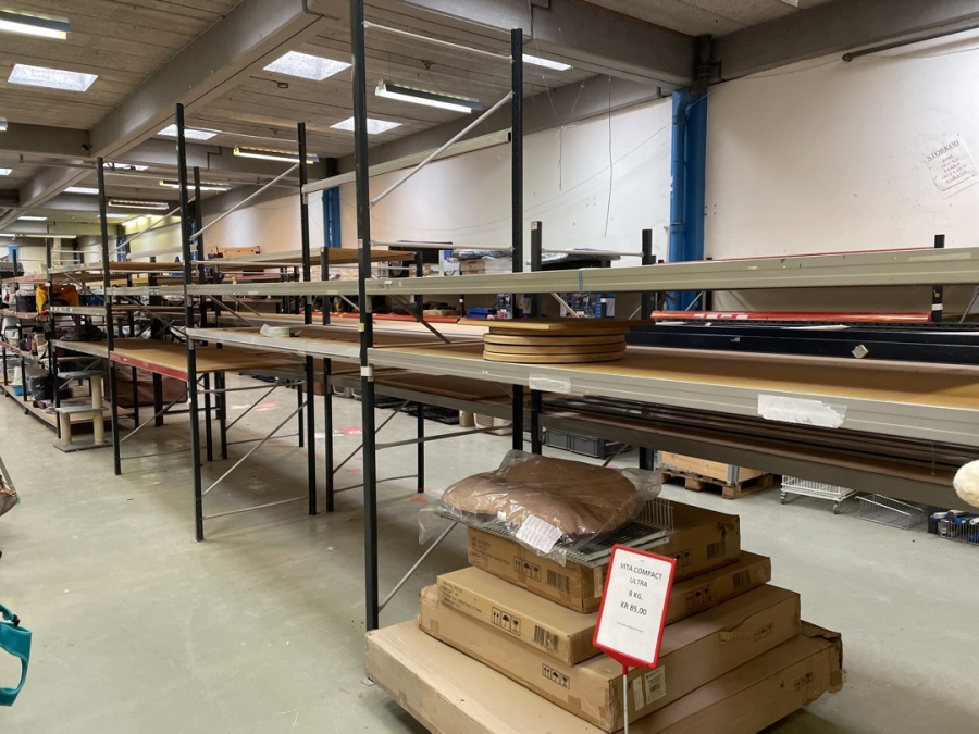 Klaravik auktioner - Lager reoler.