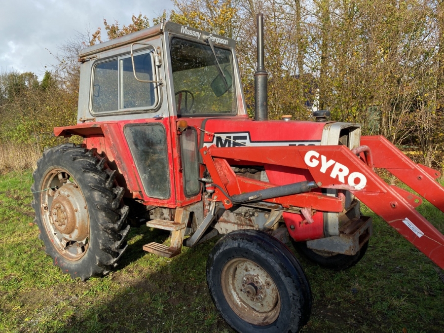 Klaravik auktioner - Traktor med frontlæsser