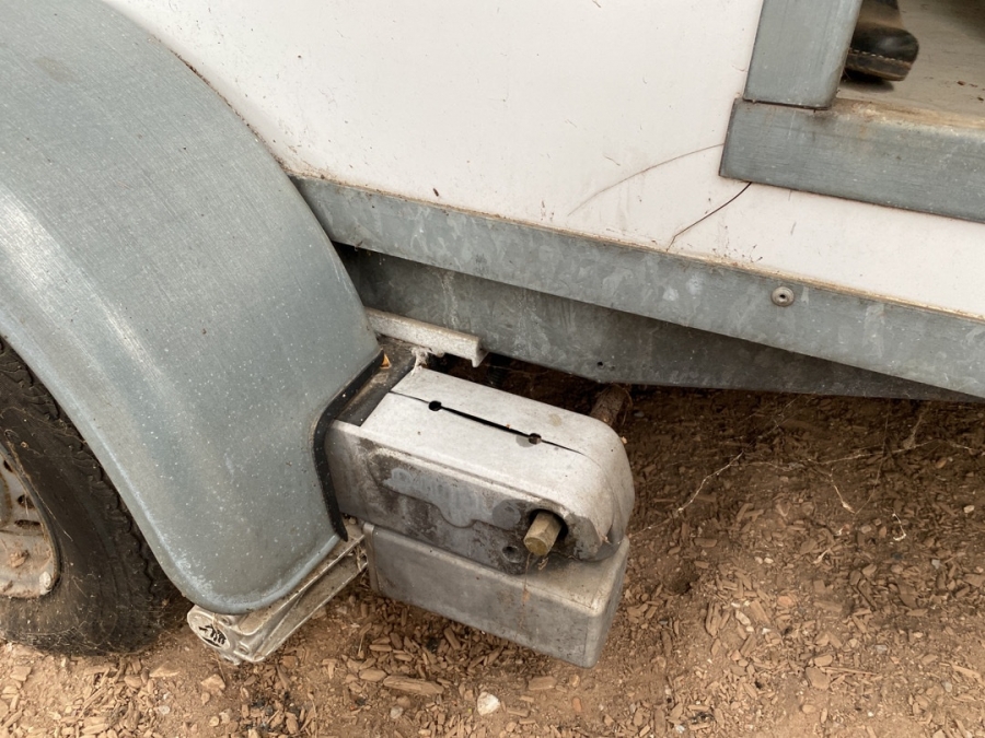 Klaravik auktioner - Kassetrailer