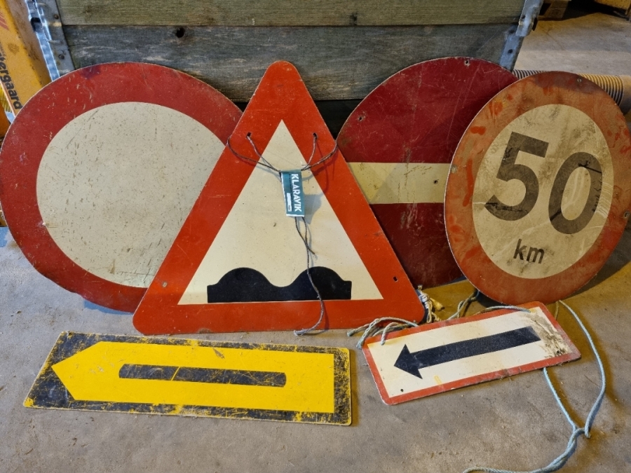 Klaravik auktioner - 6 vejskilte