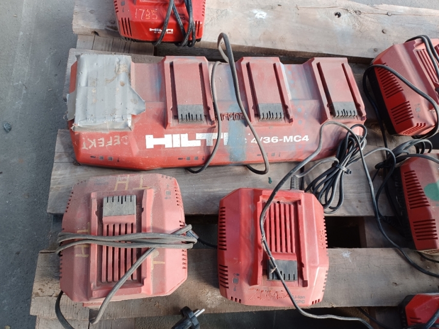 Klaravik auktioner - Hilti ladere