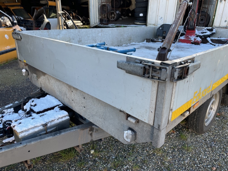 Klaravik auktioner - Trailer med kran