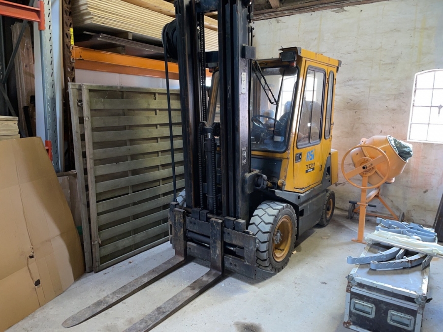 Klaravik auktioner - 2.5 ton truck