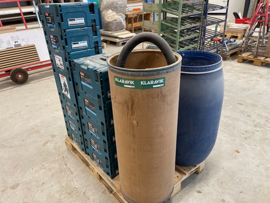 Klaravik auktioner - 1 Palle med tomme kasser