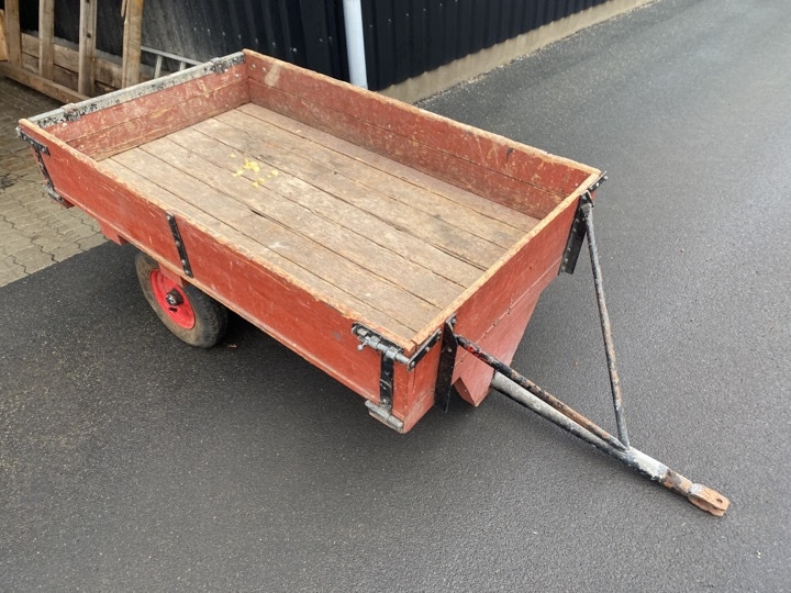 Klaravik auktioner - Havetraktor-vogn